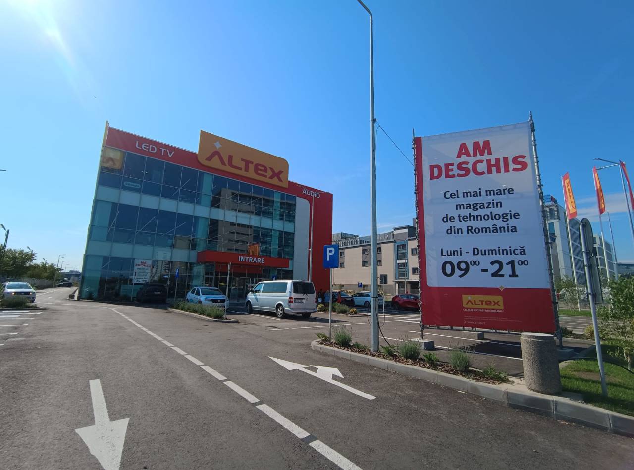 Altex a deschis „cel mai mare magazin de tehnologie din România”